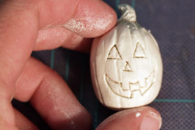 Miniature Paper Clay Jack-O-Lanterns with Tori West | Miniature Museum